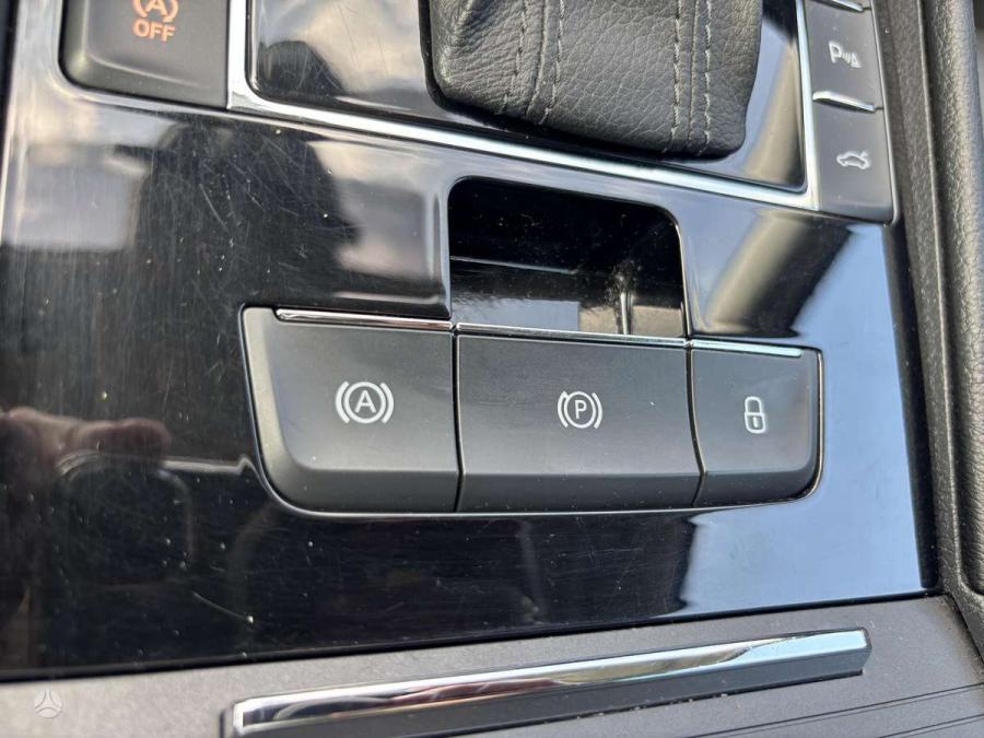 Grey Skoda SuperB 2018 in Vilnius, with an engine capacity of 1.97 L and mileage of 238 thousand km for 12900 €, photo 16 on AUTOMOTO.COM.LV