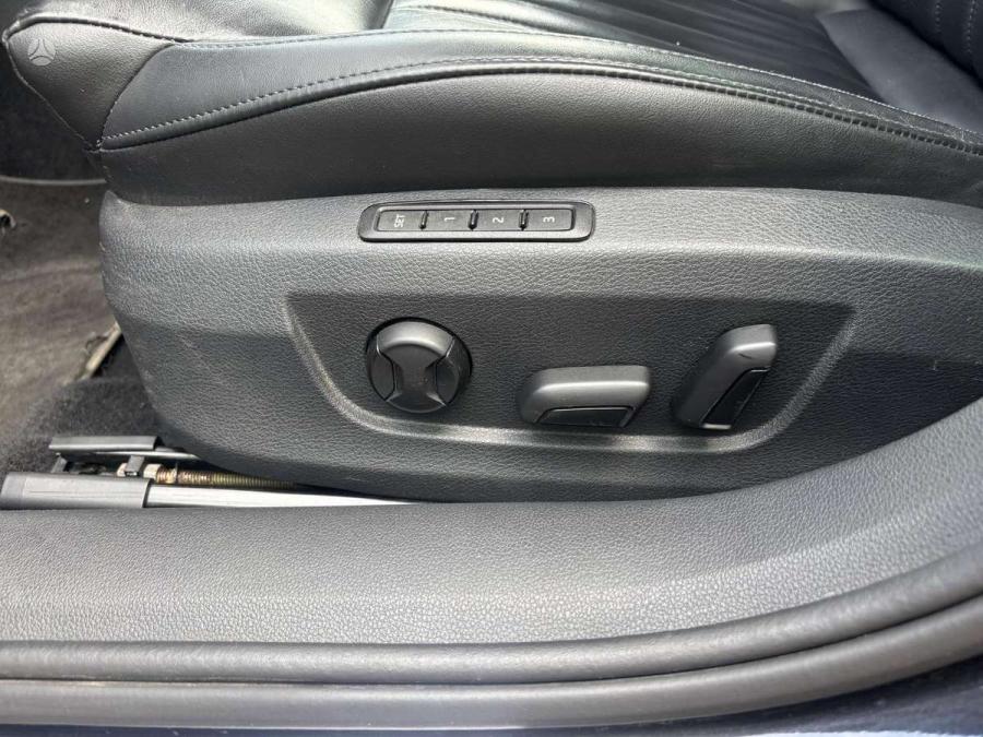 Grey Skoda SuperB 2018 in Vilnius, with an engine capacity of 1.97 L and mileage of 238 thousand km for 12900 €, photo 21 on AUTOMOTO.COM.LV