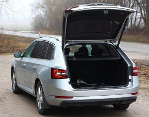 Grey Skoda SuperB 2019 in Petrikaiciai, with an engine capacity of 2.00 L and mileage of 312 thousand km for 12499 €, photo 14 on AUTOMOTO.COM.LV