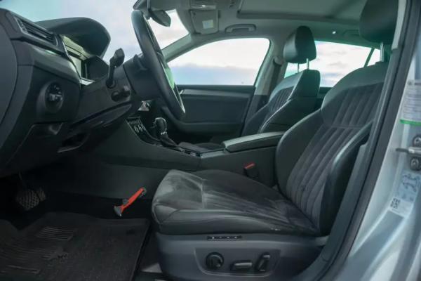 Grey Skoda SuperB 2019 in Liepaja, with an engine capacity of 2.00 L and mileage of 154 thousand km for 18600 €, photo 8 on AUTOMOTO.COM.LV
