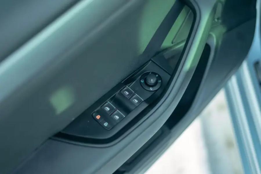 Pelēks Skoda SuperB 2019 Liepāja, ar dzinēja tilpumu 2.00 L un nobraukumu 154 tūkst. km par 18600 €, foto 21 vietnē AUTOMOTO.COM.LV