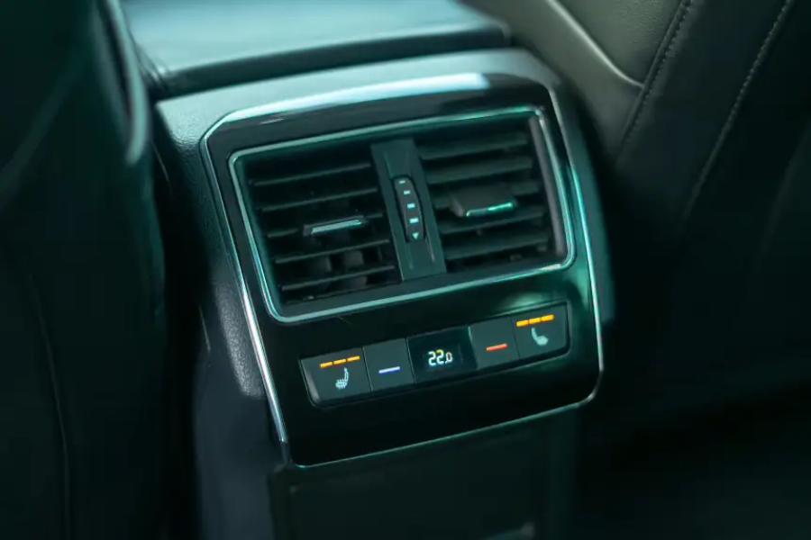 Pelēks Skoda SuperB 2019 Liepāja, ar dzinēja tilpumu 2.00 L un nobraukumu 154 tūkst. km par 18600 €, foto 23 vietnē AUTOMOTO.COM.LV