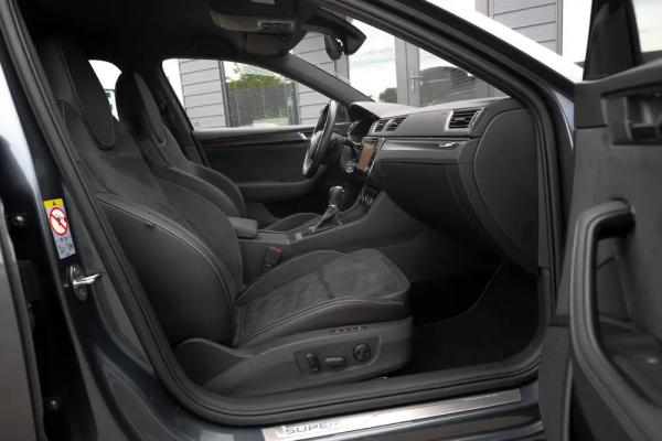 Pelēks Skoda SuperB 2019 Jelgava, ar dzinēja tilpumu 2.00 L un nobraukumu 215 tūkst. km par 17950 €, foto 9 vietnē AUTOMOTO.COM.LV