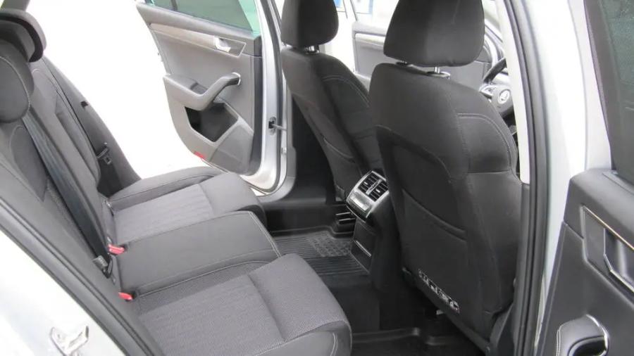 Grey Skoda SuperB 2020 in Riga, with an engine capacity of 1.60 L and mileage of 257 thousand km for 16950 €, photo 12 on AUTOMOTO.COM.LV