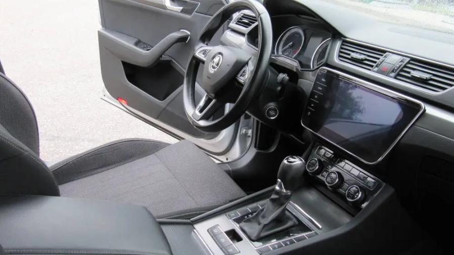 Grey Skoda SuperB 2020 in Riga, with an engine capacity of 1.60 L and mileage of 257 thousand km for 16950 €, photo 14 on AUTOMOTO.COM.LV
