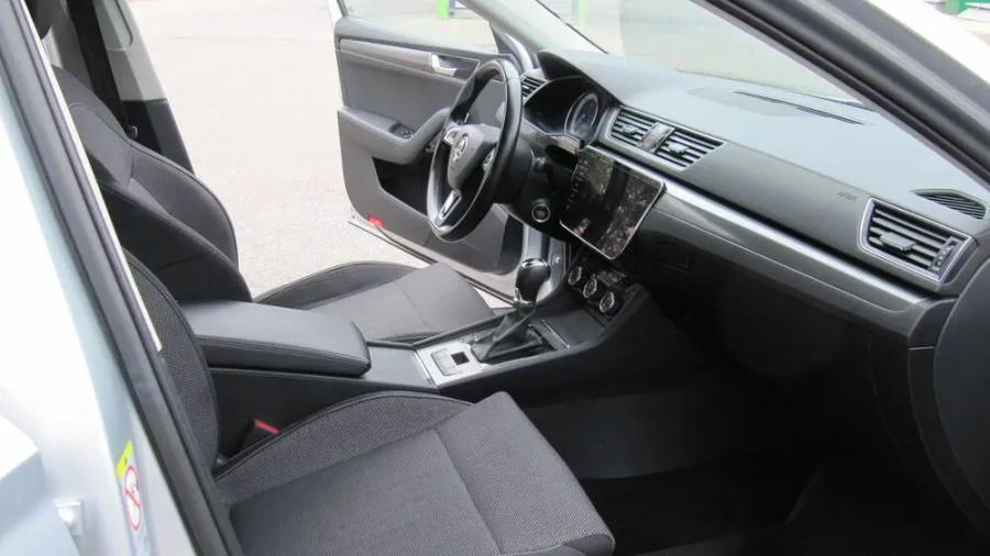 Grey Skoda SuperB 2020 in Riga, with an engine capacity of 1.60 L and mileage of 257 thousand km for 16950 €, photo 15 on AUTOMOTO.COM.LV