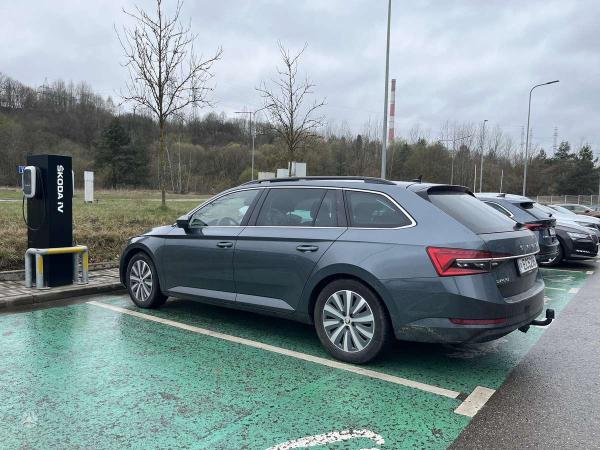 Grey Skoda SuperB 2021 in Vilnius, with an engine capacity of 1.40 L and mileage of 140 thousand km for 16500 €, photo 3 on AUTOMOTO.COM.LV