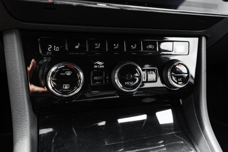 Pelēks Skoda SuperB 2022 Rīga, ar dzinēja tilpumu 2.00 L un nobraukumu 156 tūkst. km par 23900 €, foto 22 vietnē AUTOMOTO.COM.LV