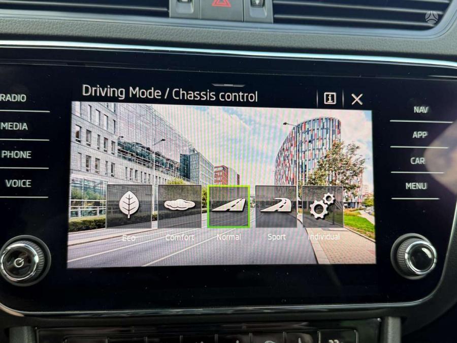 Grey Skoda SuperB 2022 in Vilnius, with an engine capacity of 1.97 L and mileage of 95 thousand km for 23900 €, photo 43 on AUTOMOTO.COM.LV