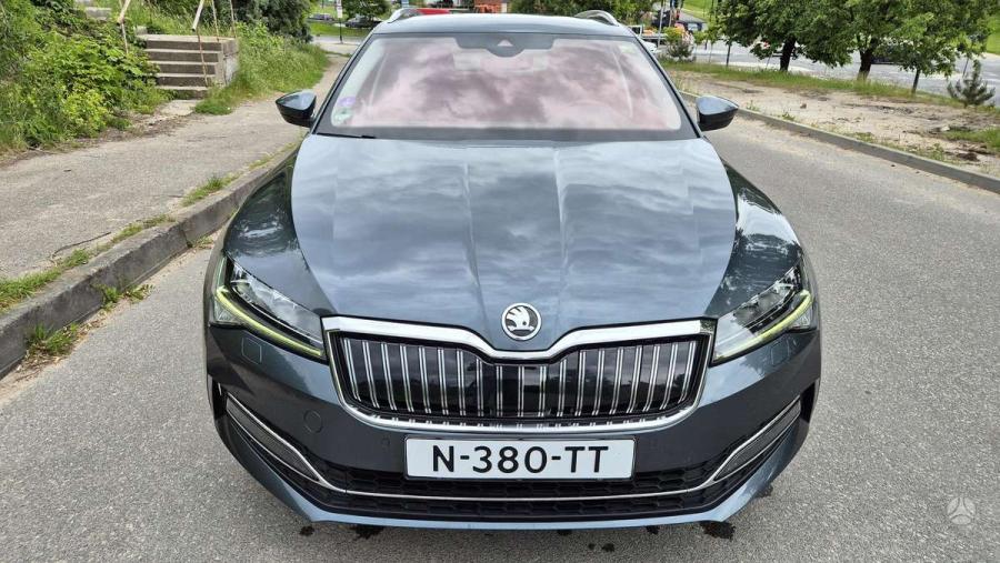 Grey Skoda SuperB 2022 in Vilnius, with an engine capacity of 0.00 L and mileage of 112 thousand km for 17666 €, photo 4 on AUTOMOTO.COM.LV