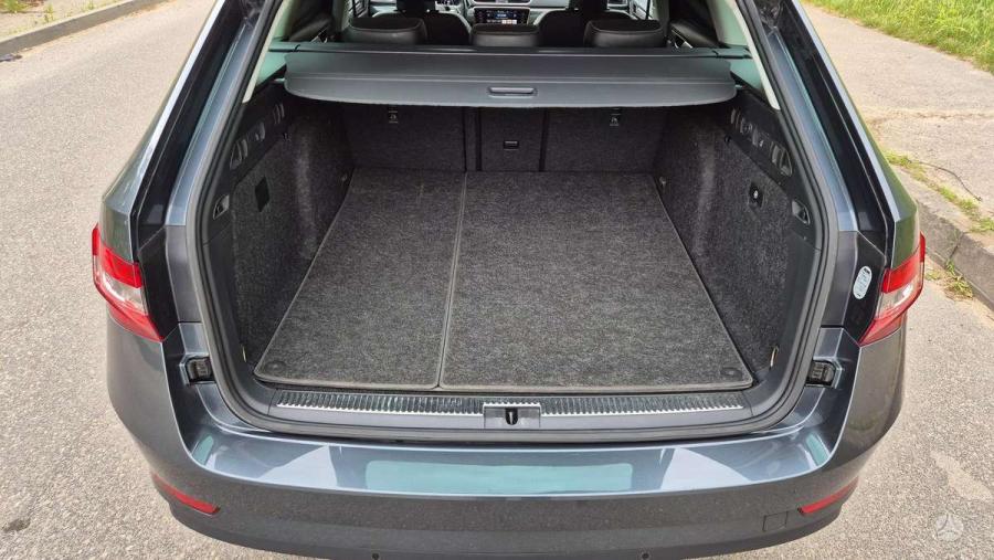 Grey Skoda SuperB 2022 in Vilnius, with an engine capacity of 0.00 L and mileage of 112 thousand km for 17666 €, photo 28 on AUTOMOTO.COM.LV