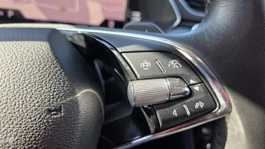 Grey Skoda SuperB 2022 in Marijampole, with an engine capacity of 1.97 L and mileage of 195 thousand km for 17182 €, photo 30 on AUTOMOTO.COM.LV