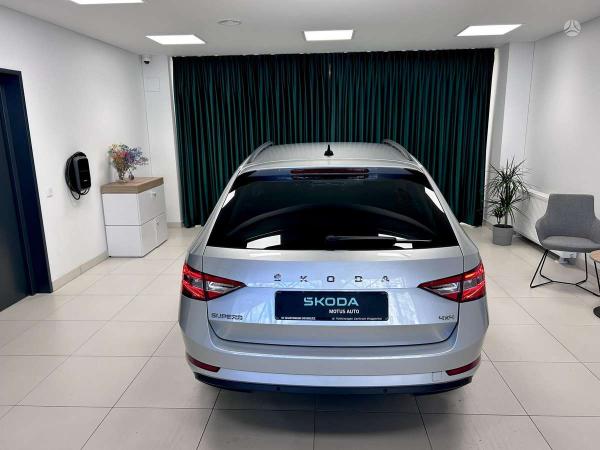 Skoda SuperB 2022 in Vilnius on AUTOMOTO.COM.LV Grey Skoda SuperB 2022 in Vilnius, with an engine capacity of 1.97 L and mileage of 162 thousand km for 18000 €, photo 7 on AUTOMOTO.COM.LV