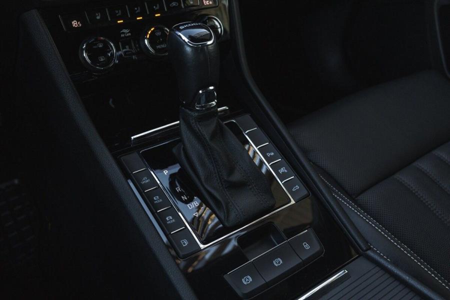Grey Skoda SuperB 2022 in Ventspils, with an engine capacity of 1.40 L and mileage of 103 thousand km for 26700 €, photo 31 on AUTOMOTO.COM.LV