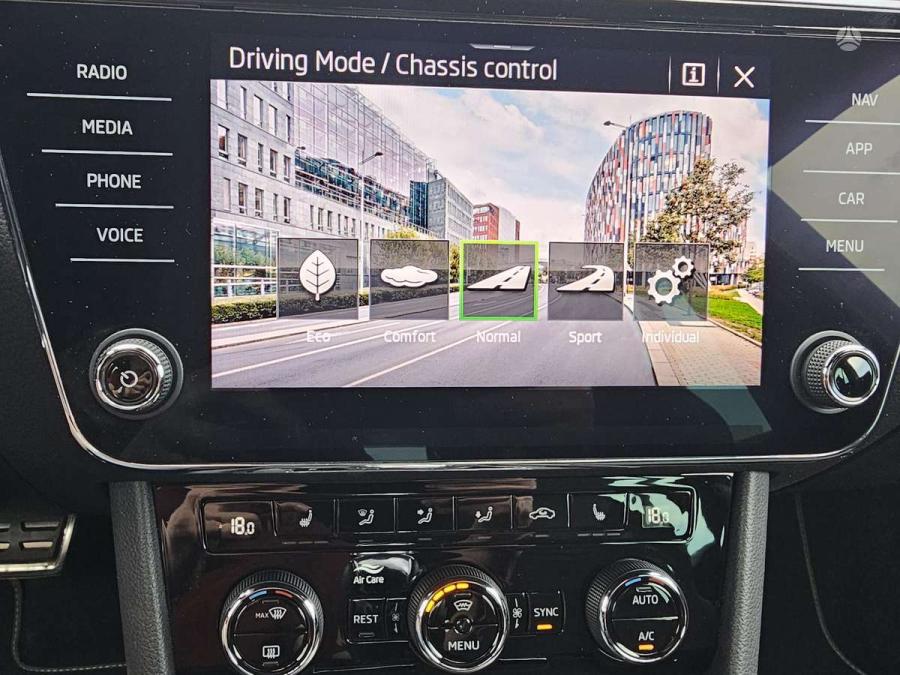 Pelēks Skoda SuperB 2023 Viļņa, ar dzinēja tilpumu 1.97 L un nobraukumu 180 tūkst. km par 21500 €, foto 19 vietnē AUTOMOTO.COM.LV