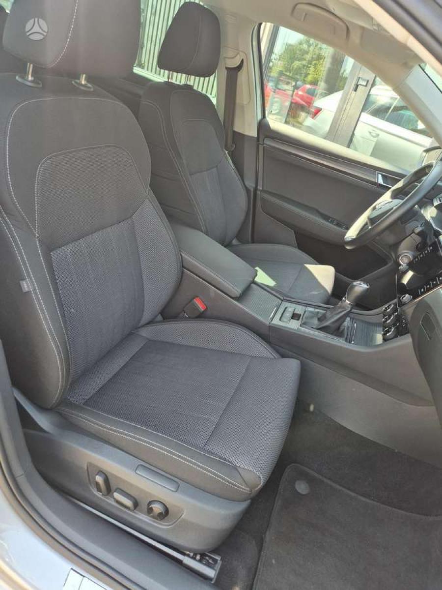 Pelēks Skoda SuperB 2023 Viļņa, ar dzinēja tilpumu 1.97 L un nobraukumu 222 tūkst. km par 15500 €, foto 13 vietnē AUTOMOTO.COM.LV