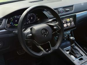 Pelēks Skoda SuperB 2023 Prienai, ar dzinēja tilpumu 1.50 L un nobraukumu 57 tūkst. km par 24200 €, foto 45 vietnē AUTOMOTO.COM.LV