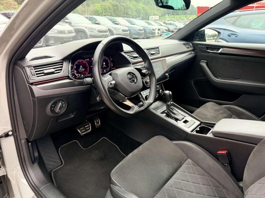 Grey Skoda SuperB 2023 in Vilnius, with an engine capacity of 1.97 L and mileage of 191 thousand km for 20900 €, photo 10 on AUTOMOTO.COM.LV
