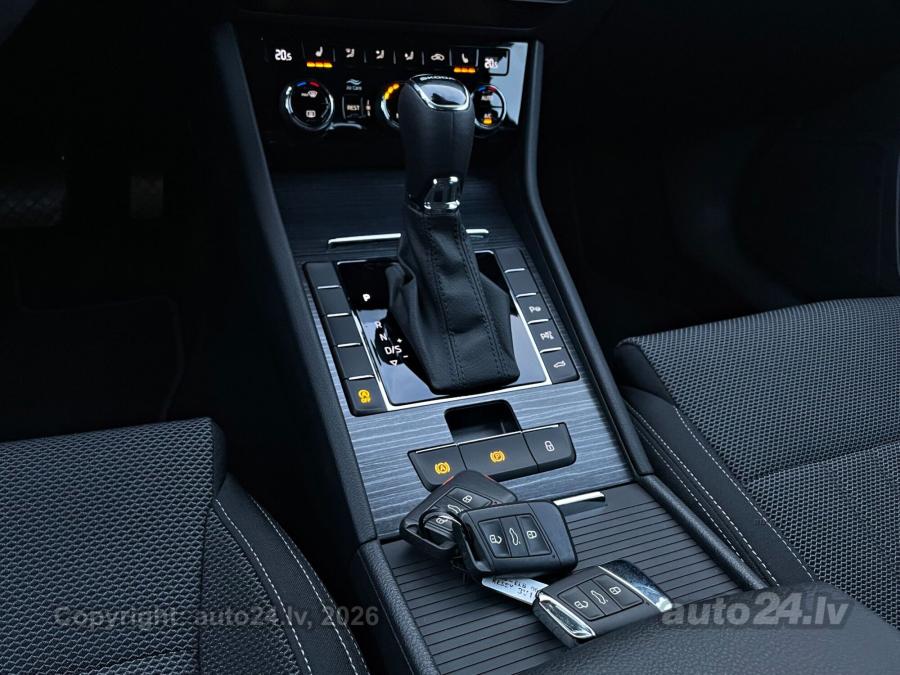 Pelēks Skoda SuperB 2023 Tallina, ar dzinēja tilpumu 2.00 L un nobraukumu 180 tūkst. km par 19900 €, foto 19 vietnē AUTOMOTO.COM.LV