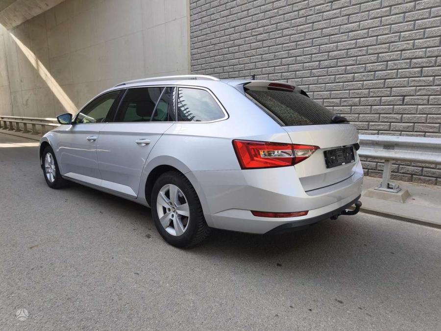 Grey Skoda SuperB 2023 in Kalvarija, with an engine capacity of 1.50 L and mileage of 127 thousand km for 18138 €, photo 4 on AUTOMOTO.COM.LV