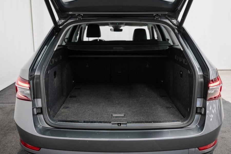 Pelēks Skoda SuperB 2023 Tallina, ar dzinēja tilpumu 2.00 L un nobraukumu 127 tūkst. km par 24900 €, foto 16 vietnē AUTOMOTO.COM.LV