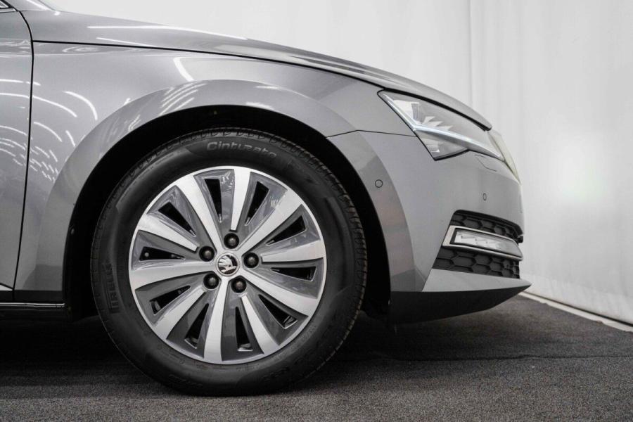 Pelēks Skoda SuperB 2023 Tallina, ar dzinēja tilpumu 2.00 L un nobraukumu 127 tūkst. km par 24900 €, foto 17 vietnē AUTOMOTO.COM.LV
