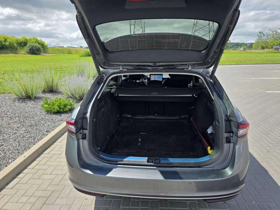 Grey Skoda SuperB 2024 in Kaunas, with an engine capacity of 1.97 L and mileage of 110 thousand km for 32500 €, photo 7 on AUTOMOTO.COM.LV
