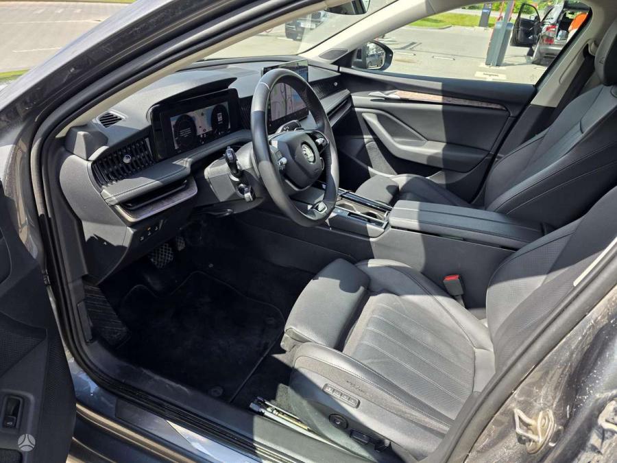 Grey Skoda SuperB 2024 in Kaunas, with an engine capacity of 1.97 L and mileage of 110 thousand km for 32500 €, photo 10 on AUTOMOTO.COM.LV