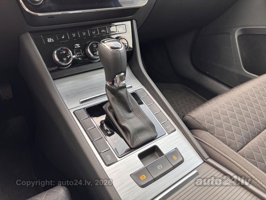 Pelēks Skoda SuperB 2024 Rīga, ar dzinēja tilpumu 1.50 L un nobraukumu 38 tūkst. km par 27500 €, foto 17 vietnē AUTOMOTO.COM.LV