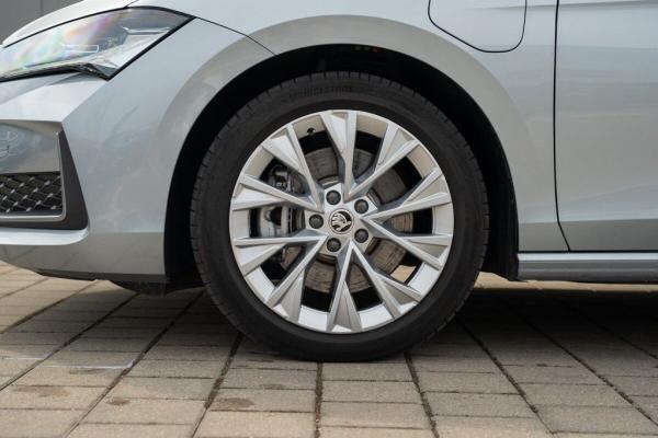 Grey Skoda SuperB 2025 in Vilnius, with an engine capacity of 1.50 L and mileage of 29 thousand km for 36500 €, photo 5 on AUTOMOTO.COM.LV