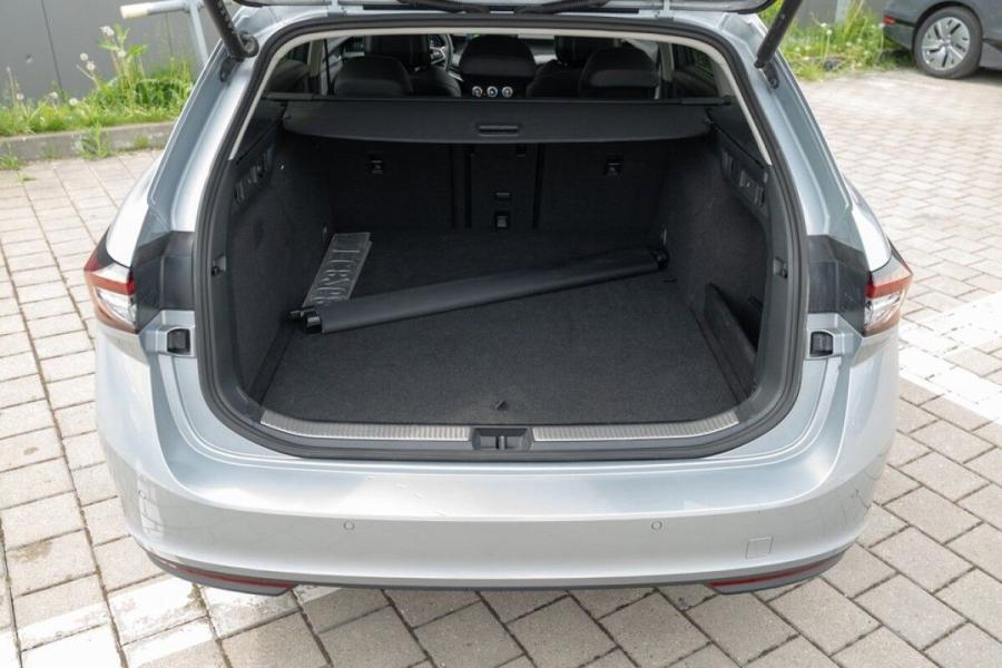 Grey Skoda SuperB 2025 in Vilnius, with an engine capacity of 1.50 L and mileage of 29 thousand km for 36500 €, photo 30 on AUTOMOTO.COM.LV