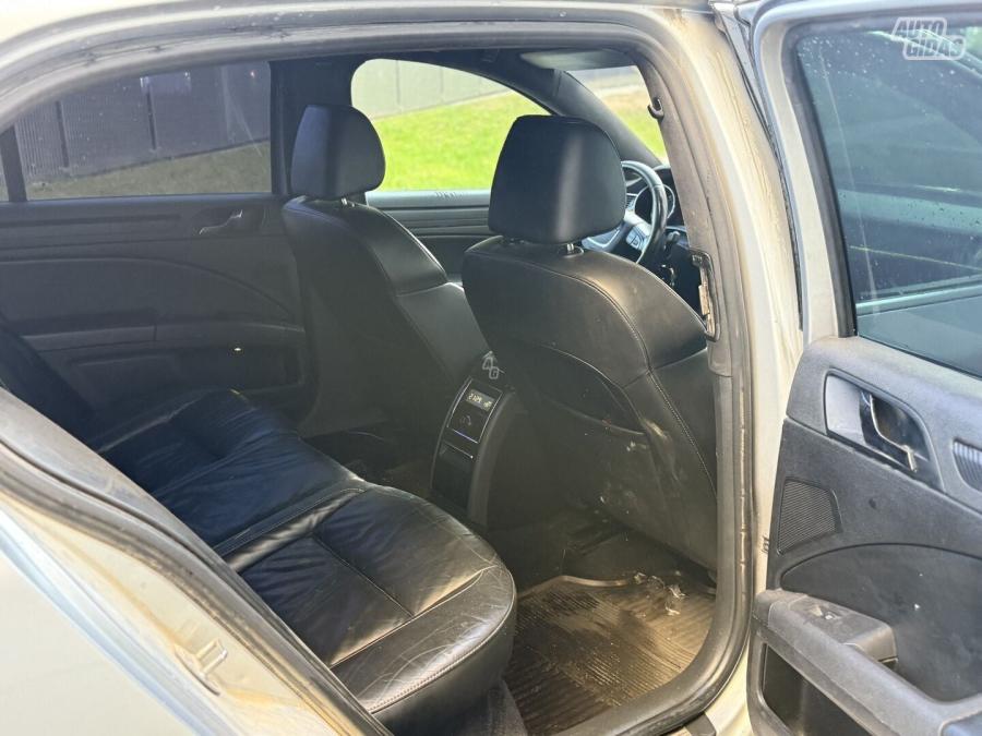 Skoda SuperB 2009 in Vilnius, with an engine capacity of 2.00 L and mileage of 294 thousand km for 3600 €, photo 11 on AUTOMOTO.COM.LV