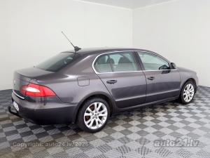 Skoda SuperB 2009 in Tallinn, with an engine capacity of 2.00 L and mileage of 389 thousand km for 1999 €, photo 4 on AUTOMOTO.COM.LV