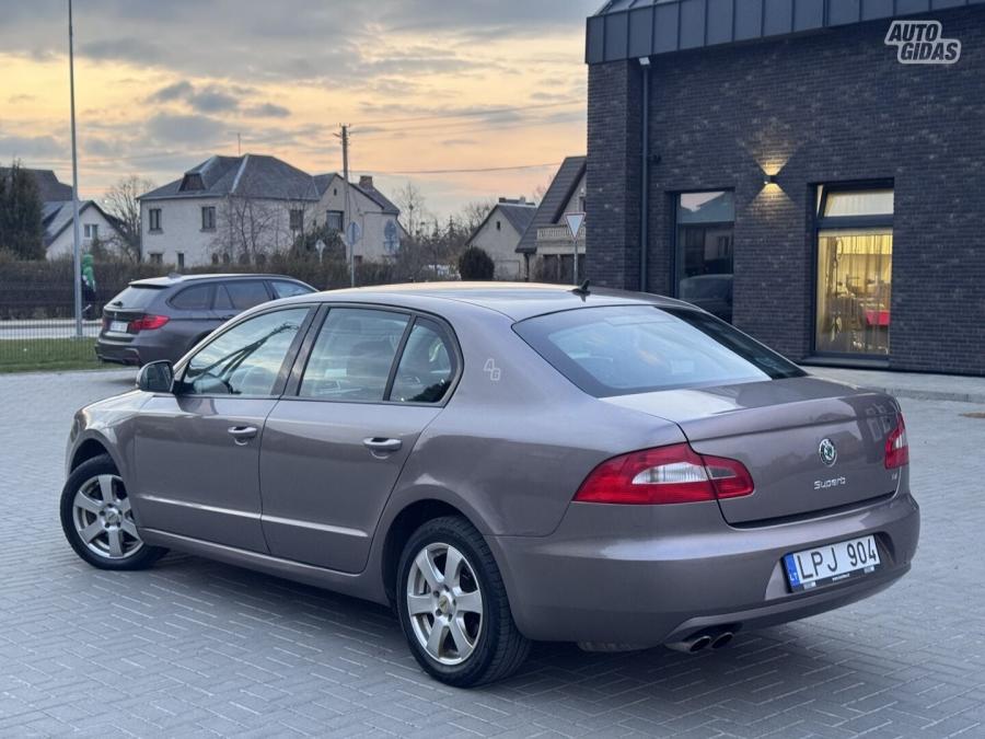 Skoda SuperB 2011 in Kaunas, with an engine capacity of 2.00 L and mileage of 301 thousand km for 3300 €, photo 8 on AUTOMOTO.COM.LV