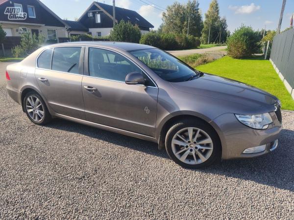 Skoda SuperB 2013 in Panevezys on AUTOMOTO.COM.LV Skoda SuperB 2013 in Panevezys, with an engine capacity of 2.00 L and mileage of 184 thousand km for 2450 €, photo 3 on AUTOMOTO.COM.LV