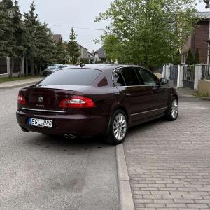 Sarkans Skoda SuperB 2008 Klaipėda, ar dzinēja tilpumu 3.60 L un nobraukumu 360 tūkst. km par 3950 €, foto  vietnē AUTOMOTO.COM.LV