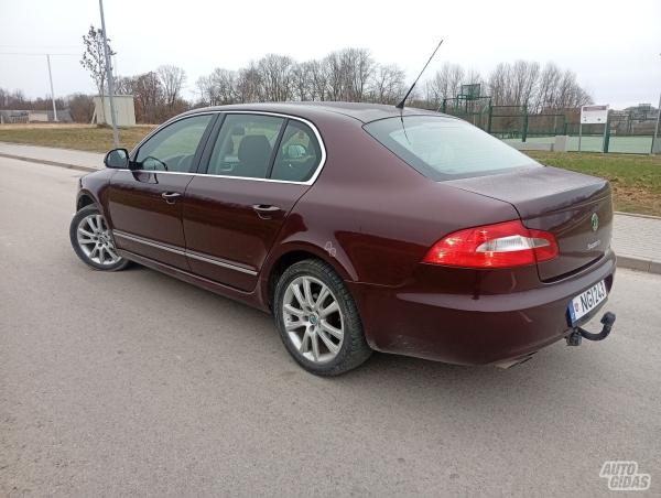 Red Skoda SuperB 2009 in Vilnius, with an engine capacity of 1.90 L and mileage of 388 thousand km for 3950 €, photo 4 on AUTOMOTO.COM.LV