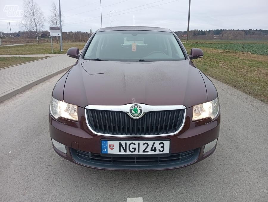 Red Skoda SuperB 2009 in Vilnius, with an engine capacity of 1.90 L and mileage of 388 thousand km for 4100 €, photo 2 on AUTOMOTO.COM.LV