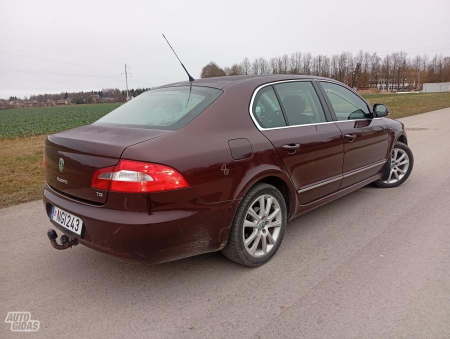 Red Skoda SuperB 2009 in Vilnius, with an engine capacity of 1.90 L and mileage of 388 thousand km for 4100 €, photo 5 on AUTOMOTO.COM.LV