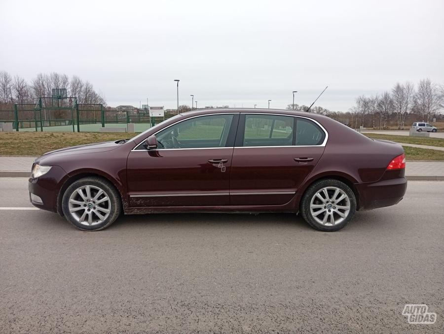 Red Skoda SuperB 2009 in Vilnius, with an engine capacity of 1.90 L and mileage of 388 thousand km for 4100 €, photo 11 on AUTOMOTO.COM.LV