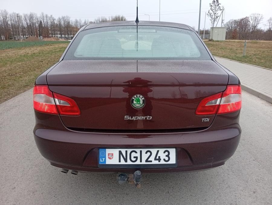 Red Skoda SuperB 2009 in Vilnius, with an engine capacity of 1.90 L and mileage of 388 thousand km for 3950 €, photo 6 on AUTOMOTO.COM.LV