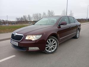 Sarkans Skoda SuperB 2009 Viļņa, ar dzinēja tilpumu 1.90 L un nobraukumu 388 tūkst. km par 4100 €, foto  vietnē AUTOMOTO.COM.LV