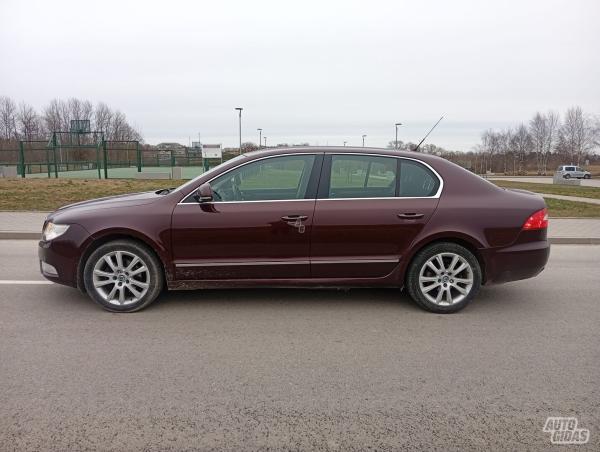Red Skoda SuperB 2009 in Vilnius, with an engine capacity of 1.90 L and mileage of 388 thousand km for 4100 €, photo 7 on AUTOMOTO.COM.LV