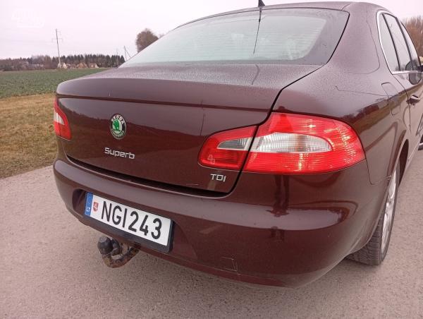 Red Skoda SuperB 2009 in Vilnius, with an engine capacity of 1.90 L and mileage of 388 thousand km for 4100 €, photo 10 on AUTOMOTO.COM.LV