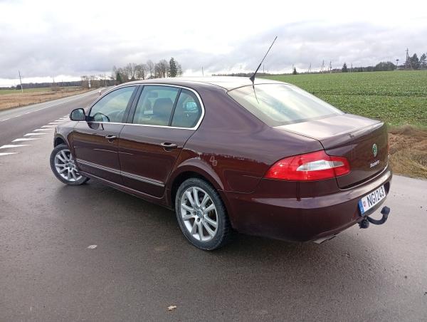 Red Skoda SuperB 2009 in Vilnius, with an engine capacity of 1.90 L and mileage of 388 thousand km for 4100 €, photo 4 on AUTOMOTO.COM.LV