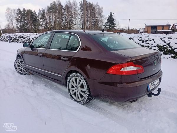 Red Skoda SuperB 2009 in Vilnius, with an engine capacity of 1.90 L and mileage of 389 thousand km for 3950 €, photo 4 on AUTOMOTO.COM.LV