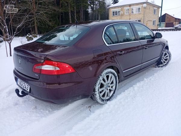 Red Skoda SuperB 2009 in Vilnius, with an engine capacity of 1.90 L and mileage of 389 thousand km for 3950 €, photo 5 on AUTOMOTO.COM.LV