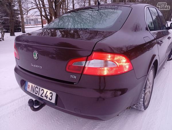 Red Skoda SuperB 2009 in Vilnius, with an engine capacity of 1.90 L and mileage of 389 thousand km for 3950 €, photo 10 on AUTOMOTO.COM.LV