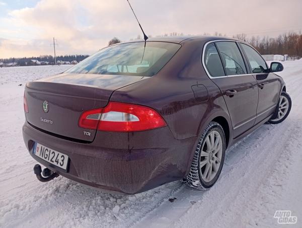 Red Skoda SuperB 2009 in Vilnius, with an engine capacity of 1.90 L and mileage of 389 thousand km for 3950 €, photo 5 on AUTOMOTO.COM.LV