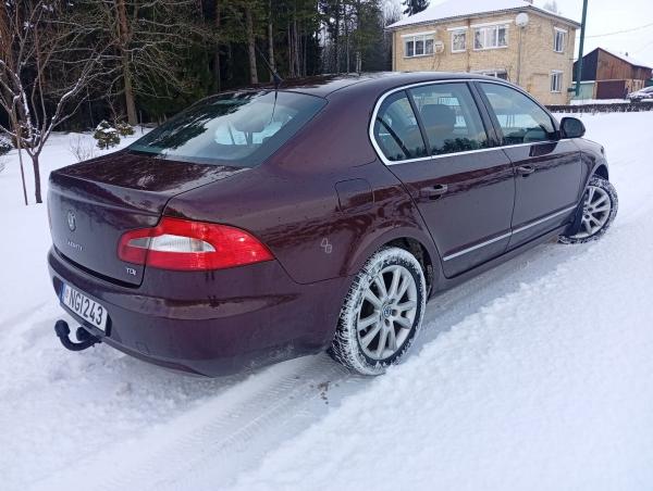 Sarkans Skoda SuperB 2009 Viļņa, ar dzinēja tilpumu 1.90 L un nobraukumu 388 tūkst. km par 3950 €, foto 5 vietnē AUTOMOTO.COM.LV